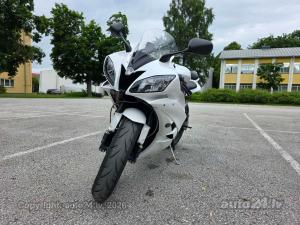 White Yamaha YZF R6 2006 in Valga, with an engine capacity of 0.60 L and mileage of 28 thousand km for 5500 €, photo 3 on AUTOMOTO.COM.LV