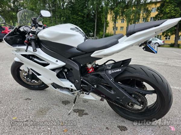 White Yamaha YZF R6 2006 in Valga, with an engine capacity of 0.60 L and mileage of 28 thousand km for 5500 €, photo 3 on AUTOMOTO.COM.LV