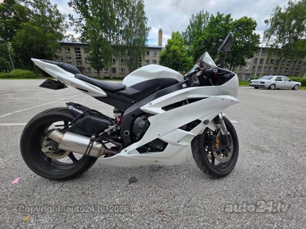 White Yamaha YZF R6 2006 in Valga, with an engine capacity of 0.60 L and mileage of 28 thousand km for 5500 €, photo 6 on AUTOMOTO.COM.LV