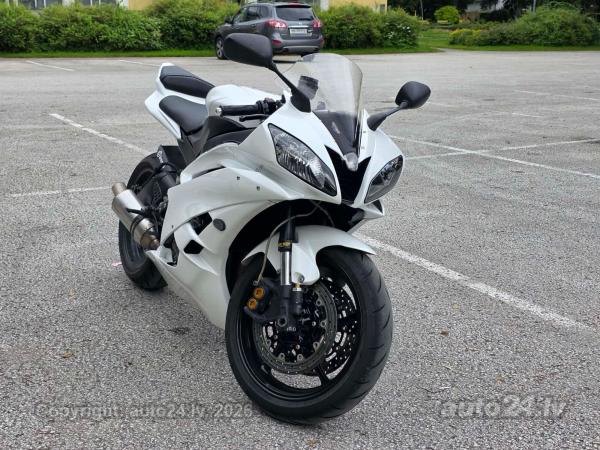 White Yamaha YZF R6 2006 in Valga, with an engine capacity of 0.60 L and mileage of 28 thousand km for 5500 €, photo 7 on AUTOMOTO.COM.LV