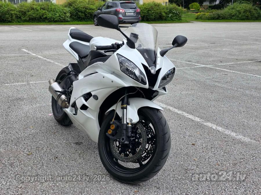 White Yamaha YZF R6 2006 in Valga, with an engine capacity of 0.60 L and mileage of 28 thousand km for 5500 €, photo 8 on AUTOMOTO.COM.LV
