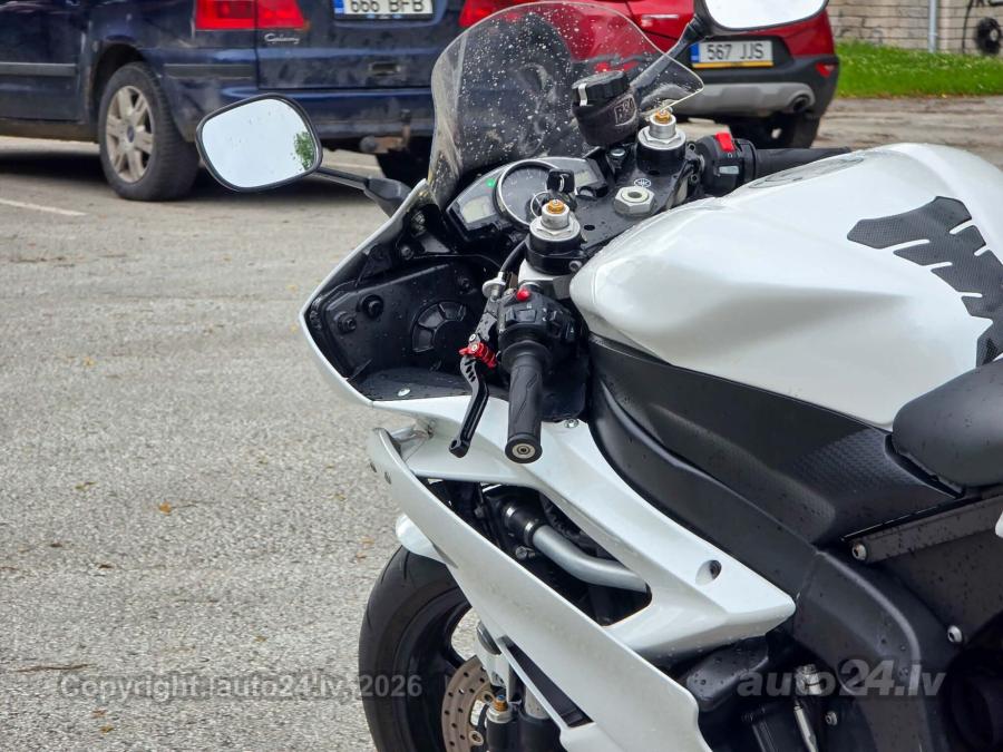 White Yamaha YZF R6 2006 in Valga, with an engine capacity of 0.60 L and mileage of 28 thousand km for 5500 €, photo 9 on AUTOMOTO.COM.LV