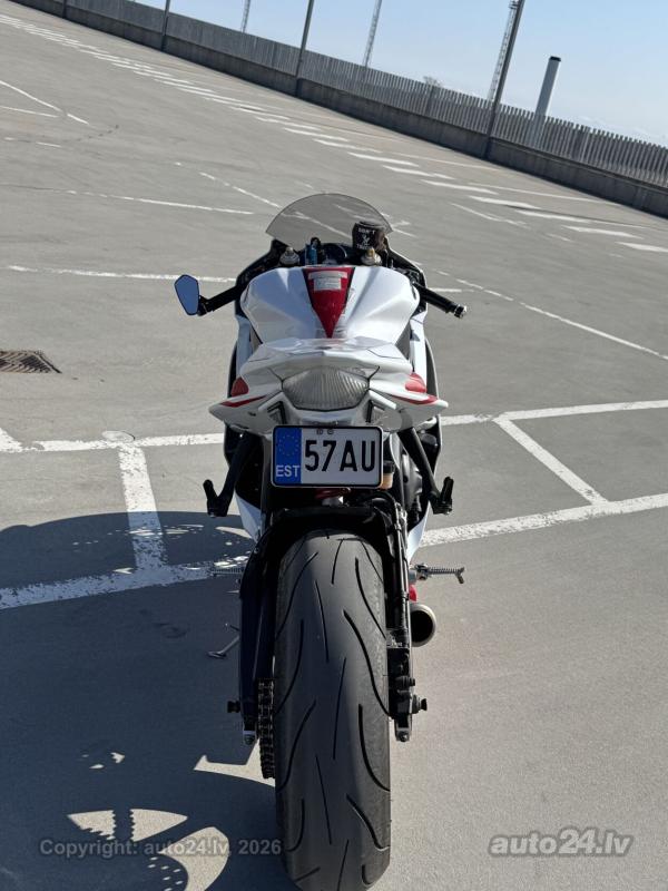 White Yamaha YZF R6 2007 in Tallinn, with an engine capacity of 0.60 L and mileage of 36 thousand km for 6600 €, photo 4 on AUTOMOTO.COM.LV
