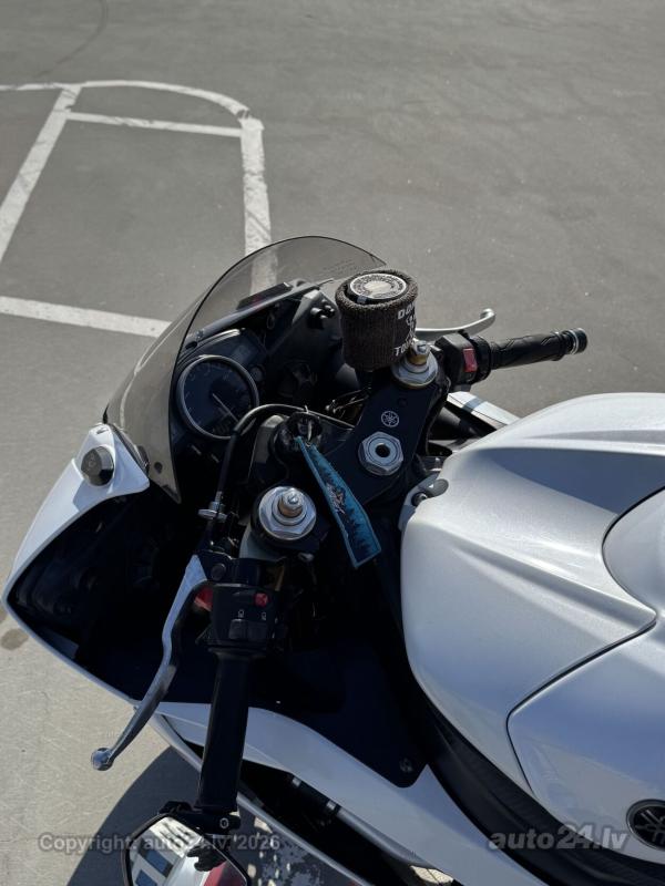 White Yamaha YZF R6 2007 in Tallinn, with an engine capacity of 0.60 L and mileage of 36 thousand km for 6600 €, photo 7 on AUTOMOTO.COM.LV