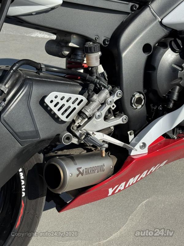 White Yamaha YZF R6 2007 in Tallinn, with an engine capacity of 0.60 L and mileage of 36 thousand km for 6600 €, photo 9 on AUTOMOTO.COM.LV