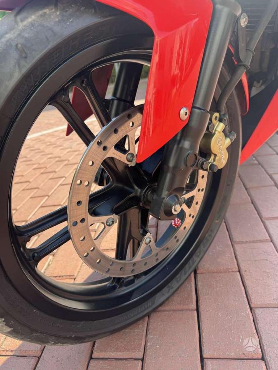 Red Yamaha YZF 2010 in Vilnius, with an engine capacity of 0.13 L and mileage of 39 thousand km for 2300 €, photo 12 on AUTOMOTO.COM.LV