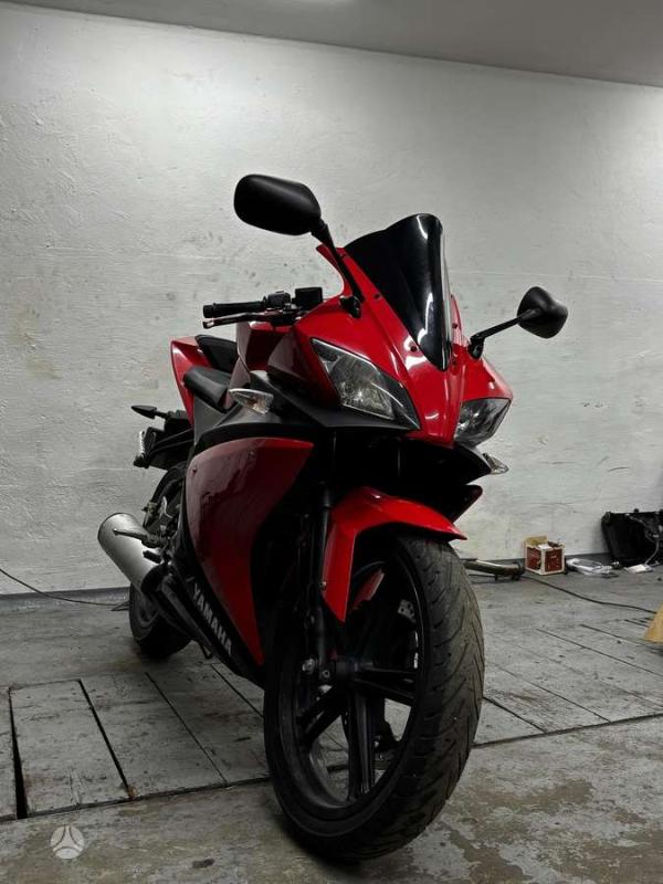 Sarkans Yamaha YZF 2011 Kauņa, ar dzinēja tilpumu 0.13 L un nobraukumu 30 tūkst. km par 1750 €, foto 1 vietnē AUTOMOTO.COM.LV