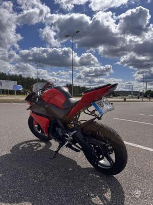 Sarkans Yamaha YZF 2011 Viļņa, ar dzinēja tilpumu 0.13 L un nobraukumu 55 tūkst. km par 1700 €, foto 7 vietnē AUTOMOTO.COM.LV