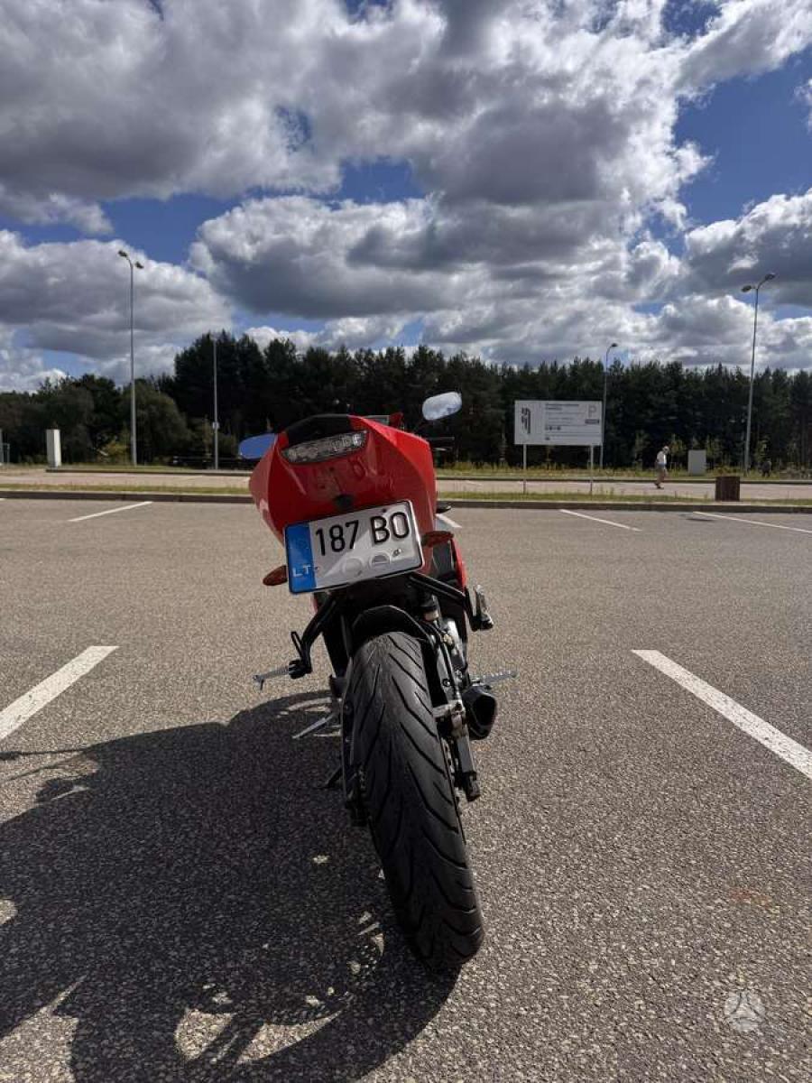 Sarkans Yamaha YZF 2011 Viļņa, ar dzinēja tilpumu 0.13 L un nobraukumu 55 tūkst. km par 1700 €, foto 8 vietnē AUTOMOTO.COM.LV