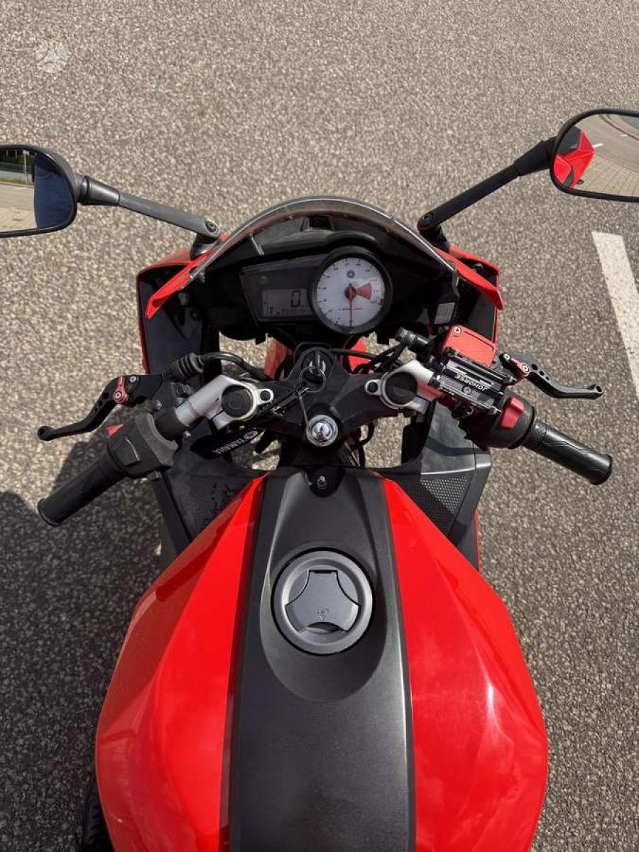 Sarkans Yamaha YZF 2011 Viļņa, ar dzinēja tilpumu 0.13 L un nobraukumu 55 tūkst. km par 1700 €, foto 11 vietnē AUTOMOTO.COM.LV