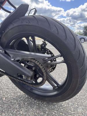Sarkans Yamaha YZF 2011 Viļņa, ar dzinēja tilpumu 0.13 L un nobraukumu 55 tūkst. km par 1700 €, foto 15 vietnē AUTOMOTO.COM.LV