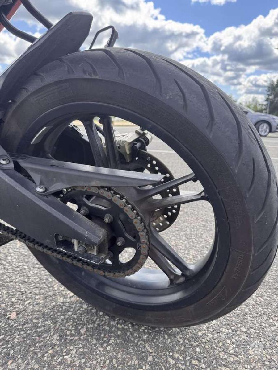 Sarkans Yamaha YZF 2011 Viļņa, ar dzinēja tilpumu 0.13 L un nobraukumu 55 tūkst. km par 1700 €, foto 15 vietnē AUTOMOTO.COM.LV