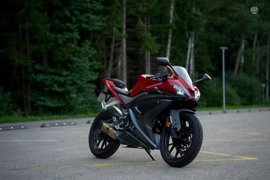 Red Yamaha YZF 2018 in Klaipeda, with an engine capacity of 0.13 L and mileage of 31 thousand km for 2650 €, photo 1 on AUTOMOTO.COM.LV