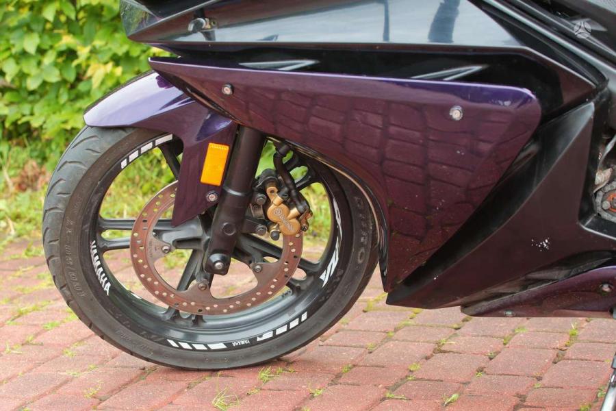 Violet Yamaha YZF 2010 in Vilnius, with an engine capacity of 0.13 L and mileage of 41 thousand km for 1700 €, photo 9 on AUTOMOTO.COM.LV