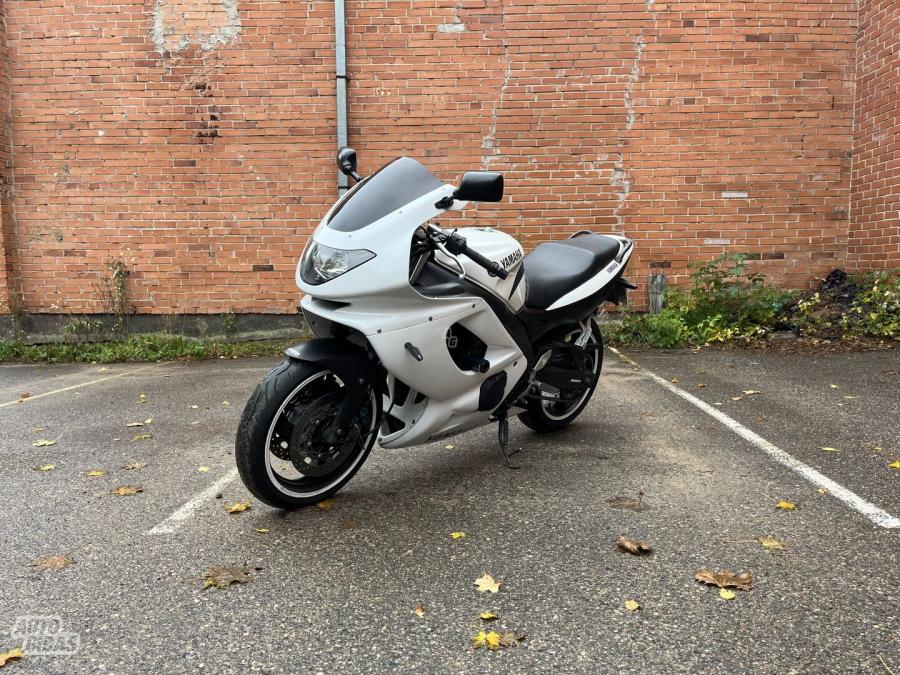 White Yamaha YZF 1997 in Vilnius, with an engine capacity of 0.60 L and mileage of 45 thousand km for 1200 €, photo 3 on AUTOMOTO.COM.LV