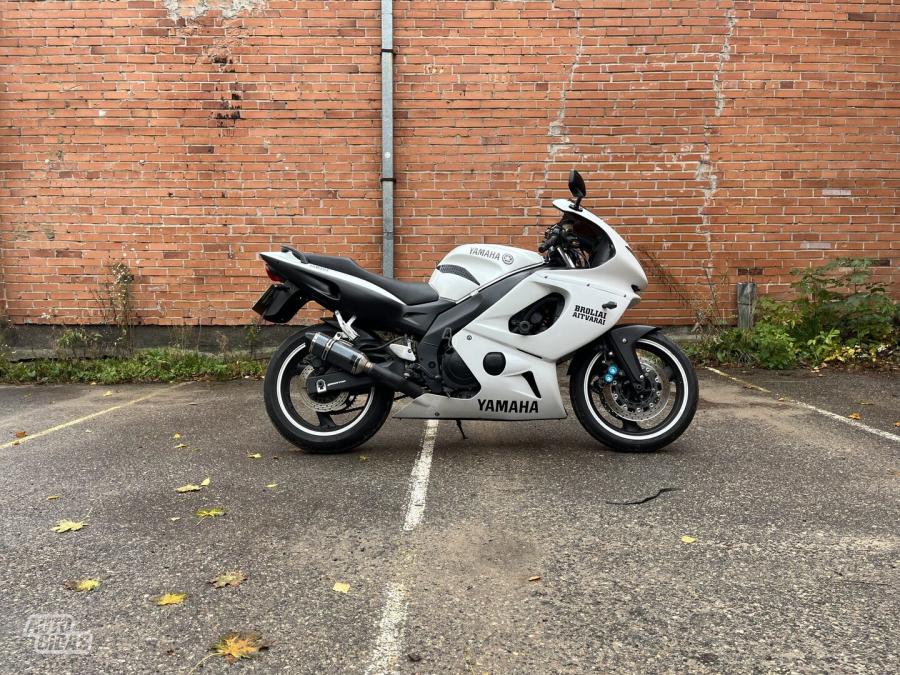 White Yamaha YZF 1997 in Vilnius, with an engine capacity of 0.60 L and mileage of 45 thousand km for 1200 €, photo 5 on AUTOMOTO.COM.LV