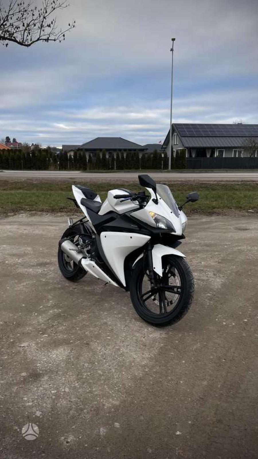 White Yamaha YZF 2008 in Silute, with an engine capacity of 0.13 L and mileage of 29 thousand km for 2080 €, photo 1 on AUTOMOTO.COM.LV