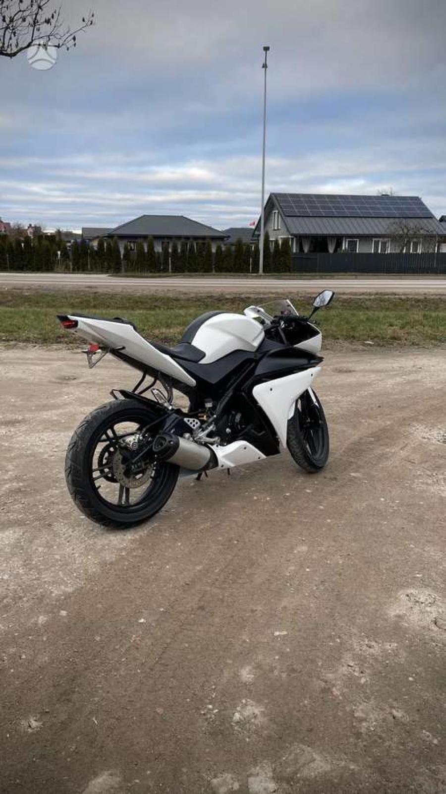 White Yamaha YZF 2008 in Silute, with an engine capacity of 0.13 L and mileage of 29 thousand km for 2080 €, photo 4 on AUTOMOTO.COM.LV