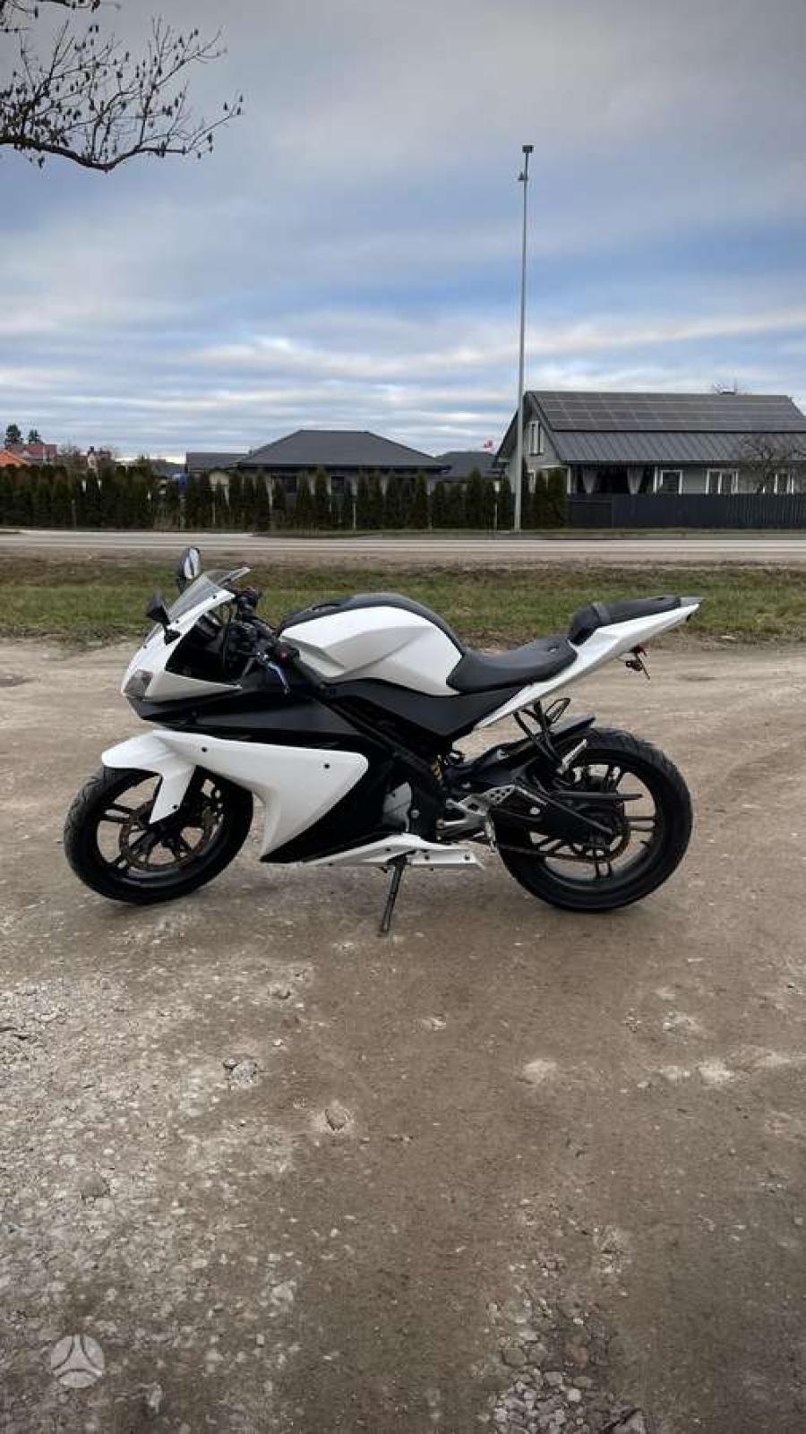 White Yamaha YZF 2008 in Silute, with an engine capacity of 0.13 L and mileage of 29 thousand km for 2080 €, photo 7 on AUTOMOTO.COM.LV