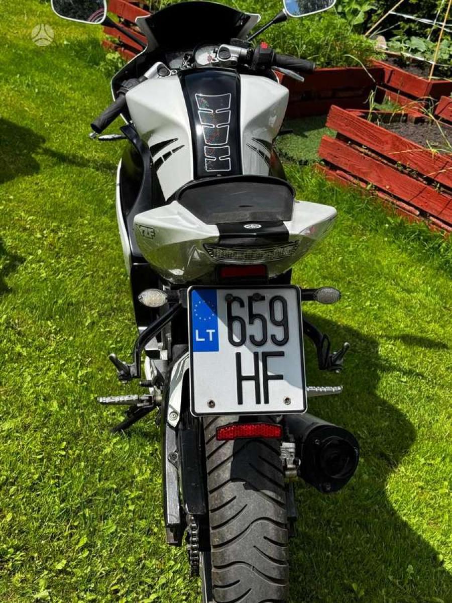 White Yamaha YZF 2008 in Vilnius, with an engine capacity of 0.12 L and mileage of 46 thousand km for 2000 €, photo 5 on AUTOMOTO.COM.LV