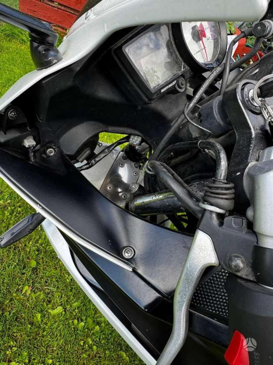 White Yamaha YZF 2008 in Vilnius, with an engine capacity of 0.12 L and mileage of 46 thousand km for 2000 €, photo 8 on AUTOMOTO.COM.LV