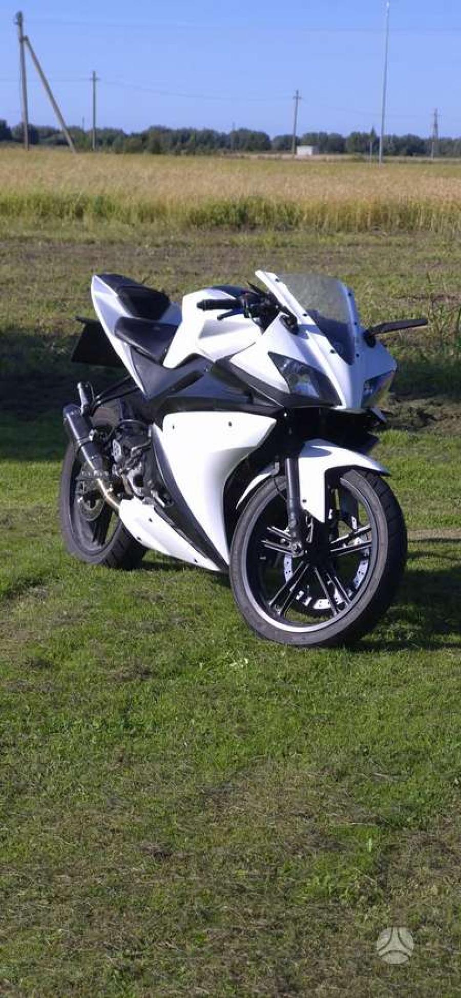 Balts Yamaha YZF 2008 Šilutė, ar dzinēja tilpumu 0.13 L un nobraukumu 29 tūkst. km par 1800 €, foto 1 vietnē AUTOMOTO.COM.LV
