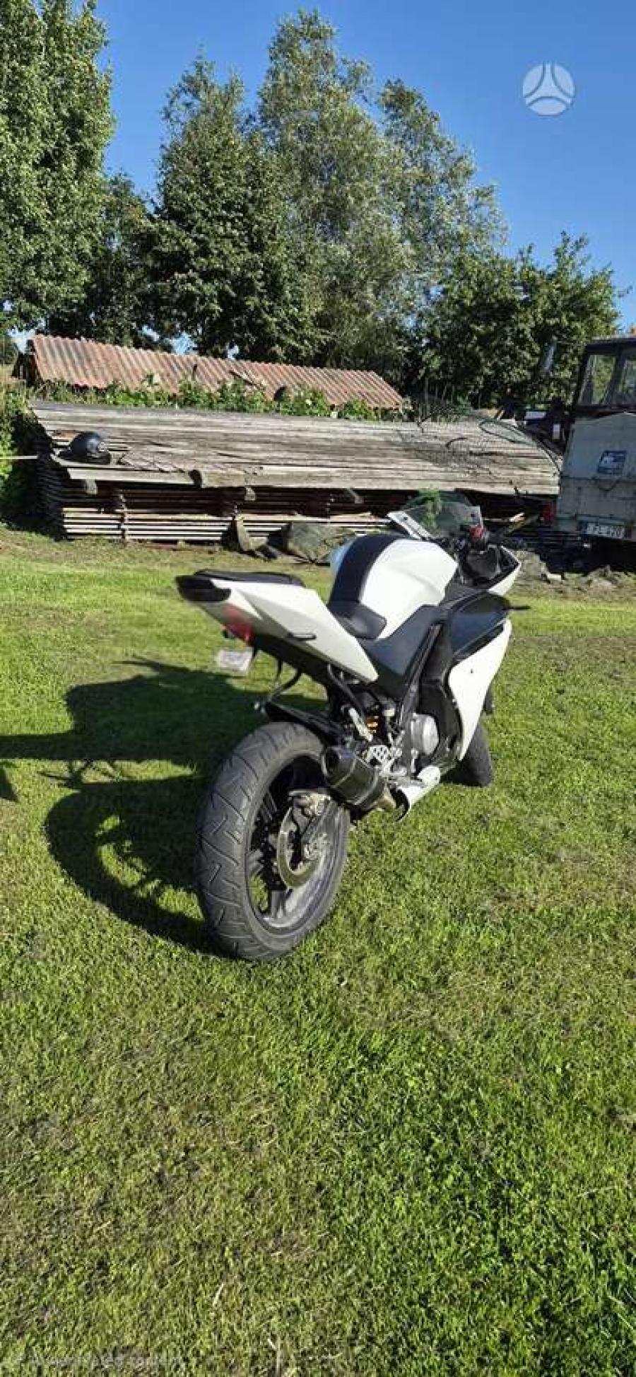 Balts Yamaha YZF 2008 Šilutė, ar dzinēja tilpumu 0.13 L un nobraukumu 29 tūkst. km par 1800 €, foto 5 vietnē AUTOMOTO.COM.LV