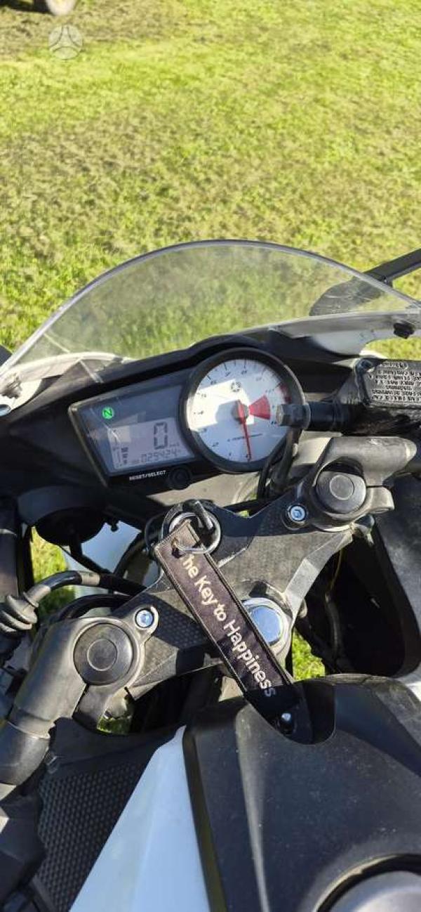 Balts Yamaha YZF 2008 Šilutė, ar dzinēja tilpumu 0.13 L un nobraukumu 29 tūkst. km par 1800 €, foto 5 vietnē AUTOMOTO.COM.LV