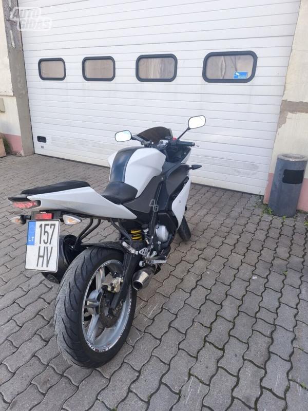 White Yamaha YZF 2009 in Kaunas, with an engine capacity of 0.13 L and mileage of 0 thousand km for 1850 €, photo 7 on AUTOMOTO.COM.LV