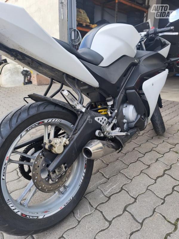 White Yamaha YZF 2009 in Kaunas, with an engine capacity of 0.13 L and mileage of 0 thousand km for 1850 €, photo 8 on AUTOMOTO.COM.LV