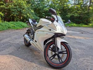 White Yamaha YZF 2010 in Kaunas, with an engine capacity of 0.13 L and mileage of 51 thousand km for 1499 €, photo  on AUTOMOTO.COM.LV