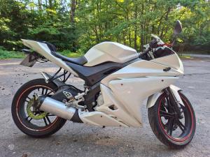 White Yamaha YZF 2010 in Kaunas, with an engine capacity of 0.13 L and mileage of 51 thousand km for 1499 €, photo 3 on AUTOMOTO.COM.LV