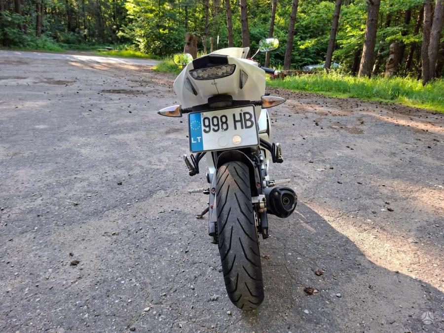 White Yamaha YZF 2010 in Kaunas, with an engine capacity of 0.13 L and mileage of 51 thousand km for 1499 €, photo 5 on AUTOMOTO.COM.LV