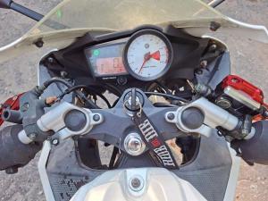 White Yamaha YZF 2010 in Kaunas, with an engine capacity of 0.13 L and mileage of 51 thousand km for 1499 €, photo 6 on AUTOMOTO.COM.LV