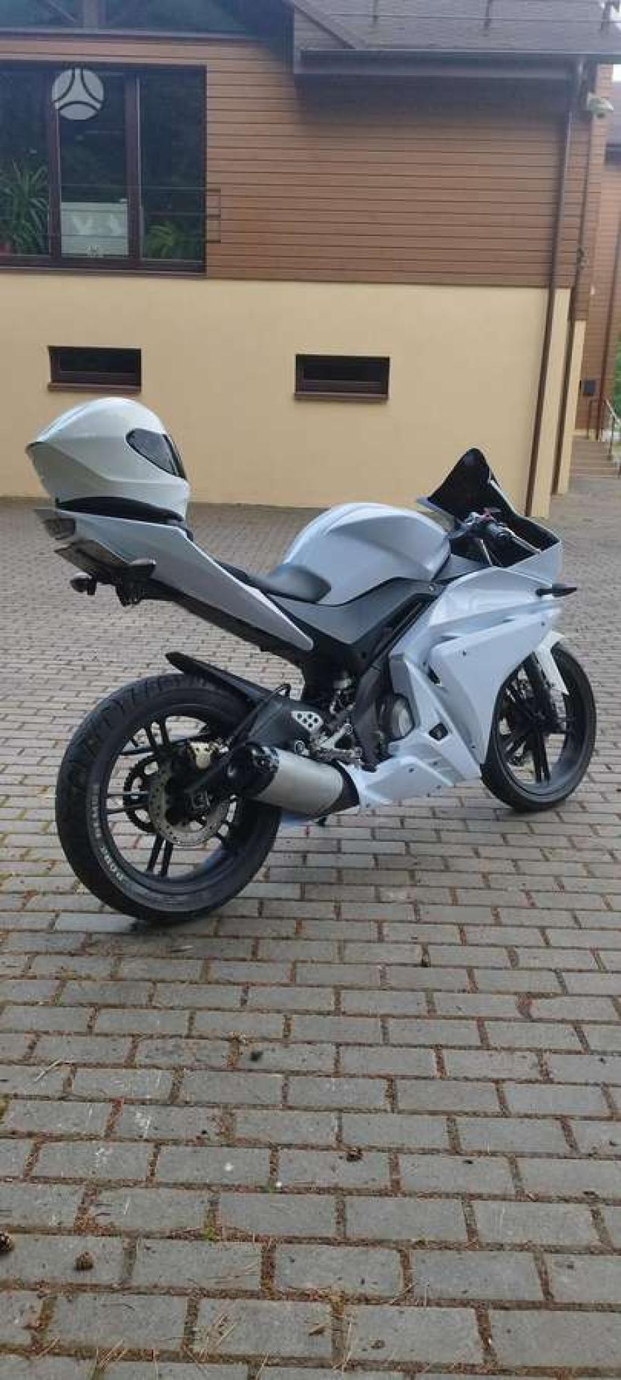 White Yamaha YZF 2010 in Kelme, with an engine capacity of 0.13 L and mileage of 22 thousand km for 2300 €, photo 3 on AUTOMOTO.COM.LV