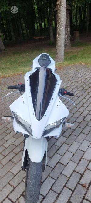 White Yamaha YZF 2010 in Kelme, with an engine capacity of 0.13 L and mileage of 22 thousand km for 2300 €, photo 6 on AUTOMOTO.COM.LV