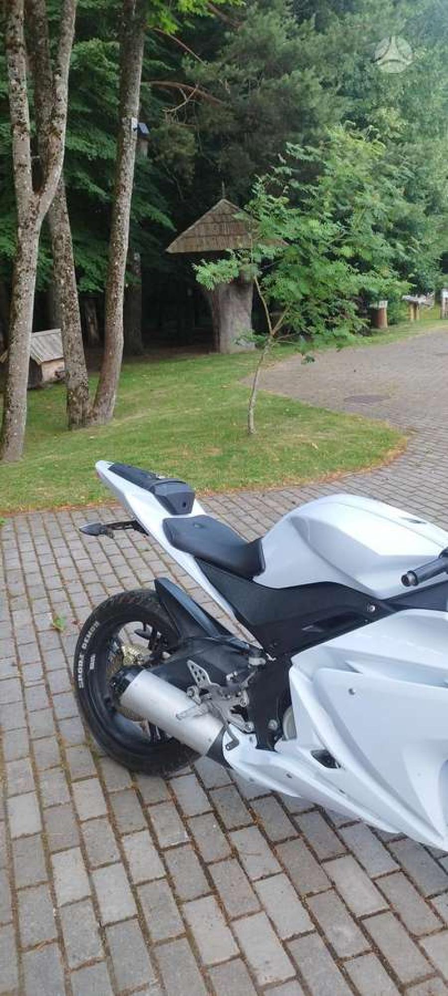White Yamaha YZF 2010 in Kelme, with an engine capacity of 0.13 L and mileage of 22 thousand km for 2300 €, photo 7 on AUTOMOTO.COM.LV