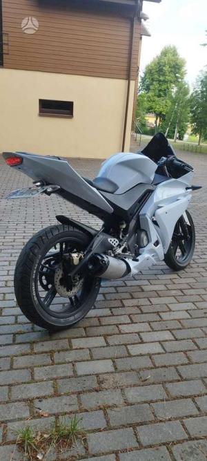 White Yamaha YZF 2010 in Kelme, with an engine capacity of 0.13 L and mileage of 22 thousand km for 2300 €, photo 8 on AUTOMOTO.COM.LV