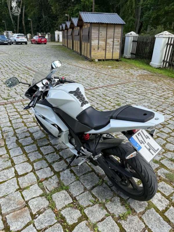 White Yamaha YZF 2010 in Siauliai, with an engine capacity of 0.13 L and mileage of 55 thousand km for 2200 €, photo 4 on AUTOMOTO.COM.LV