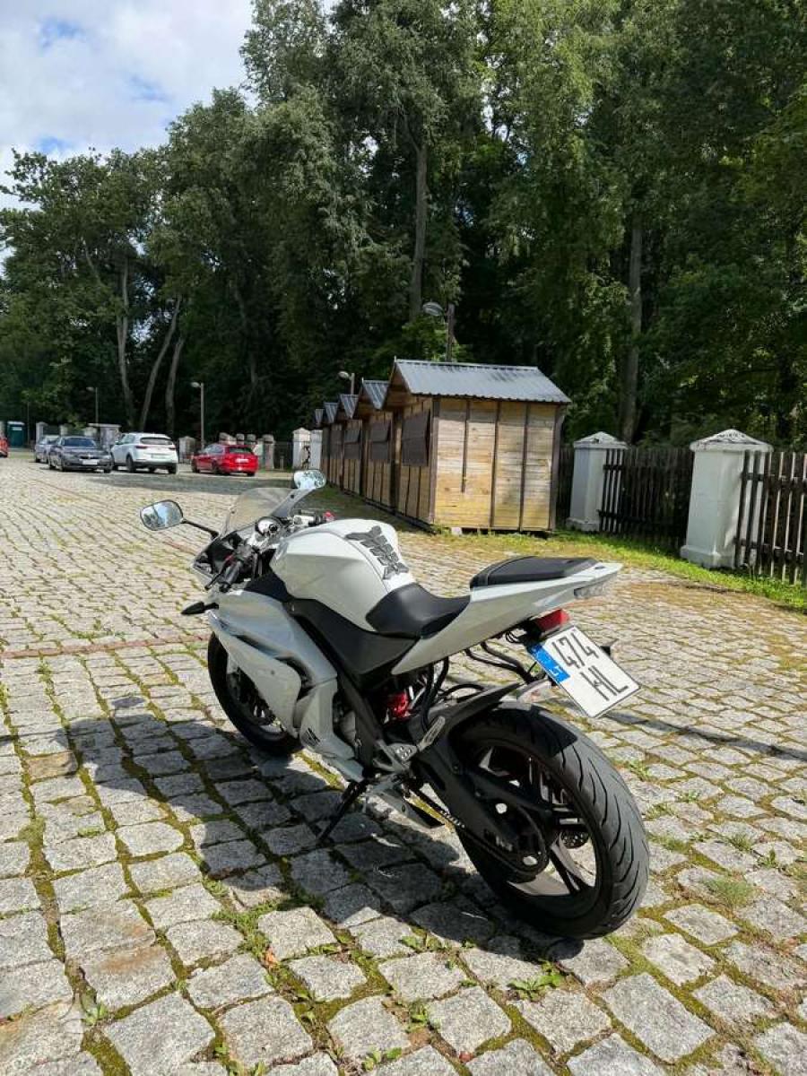 Balts Yamaha YZF 2010 Šauļi, ar dzinēja tilpumu 0.13 L un nobraukumu 55 tūkst. km par 2200 €, foto 7 vietnē AUTOMOTO.COM.LV