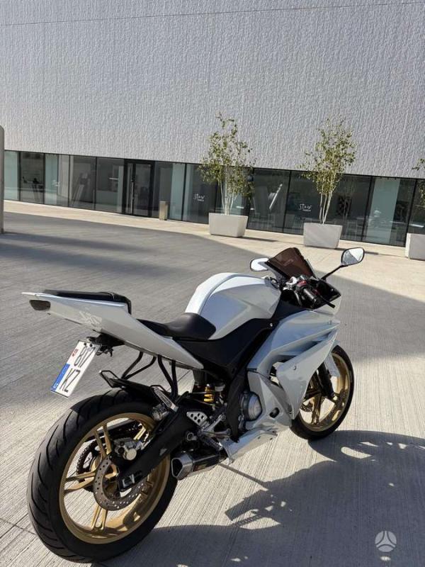 White Yamaha YZF 2011 in Panevezys, with an engine capacity of 0.13 L and mileage of 30 thousand km for 1700 €, photo 1 on AUTOMOTO.COM.LV