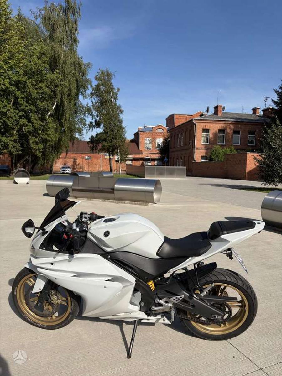 Balts Yamaha YZF 2011 Panevēža, ar dzinēja tilpumu 0.13 L un nobraukumu 30 tūkst. km par 1700 €, foto 6 vietnē AUTOMOTO.COM.LV