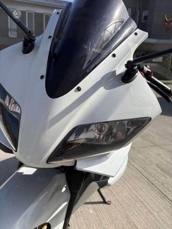 White Yamaha YZF 2011 in Panevezys, with an engine capacity of 0.13 L and mileage of 30 thousand km for 1700 €, photo 7 on AUTOMOTO.COM.LV