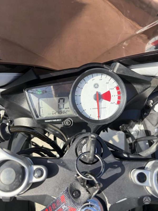 White Yamaha YZF 2011 in Panevezys, with an engine capacity of 0.13 L and mileage of 30 thousand km for 1700 €, photo 8 on AUTOMOTO.COM.LV