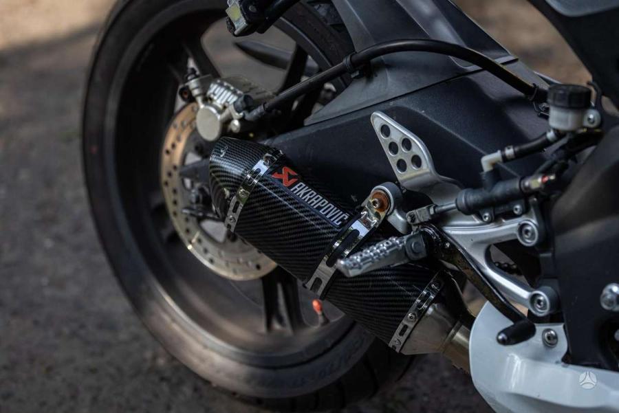 Balts Yamaha YZF 2011 Kauņa, ar dzinēja tilpumu 0.13 L un nobraukumu 43 tūkst. km par 2000 €, foto 4 vietnē AUTOMOTO.COM.LV