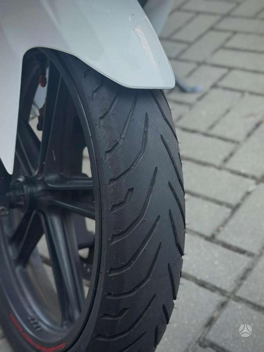 Balts Yamaha YZF 2011 Kauņa, ar dzinēja tilpumu 0.13 L un nobraukumu 43 tūkst. km par 2000 €, foto 9 vietnē AUTOMOTO.COM.LV