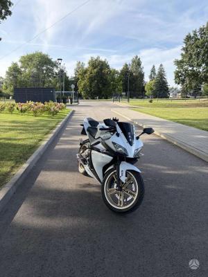 White Yamaha YZF 2012 in Panevezys, with an engine capacity of 0.13 L and mileage of 50 thousand km for 1540 €, photo  on AUTOMOTO.COM.LV
