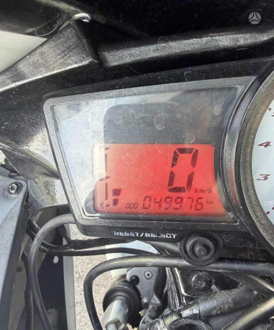 Белый Ямаха YZF 2012 в Паневежис, объемом двигателя 0.13 л и пробегом 50 тыс. км за 1540 €, фото 7 на AUTOMOTO.COM.LV