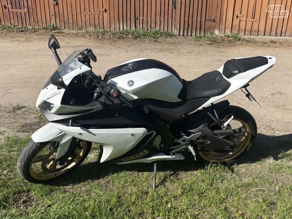 White Yamaha YZF 2013 in Ukmerge, with an engine capacity of 0.13 L and mileage of 27 thousand km for 1900 €, photo 1 on AUTOMOTO.COM.LV