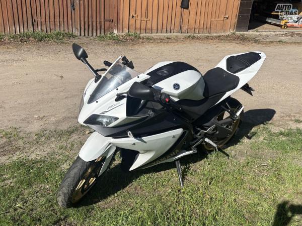 White Yamaha YZF 2013 in Ukmerge, with an engine capacity of 0.13 L and mileage of 27 thousand km for 1900 €, photo 2 on AUTOMOTO.COM.LV